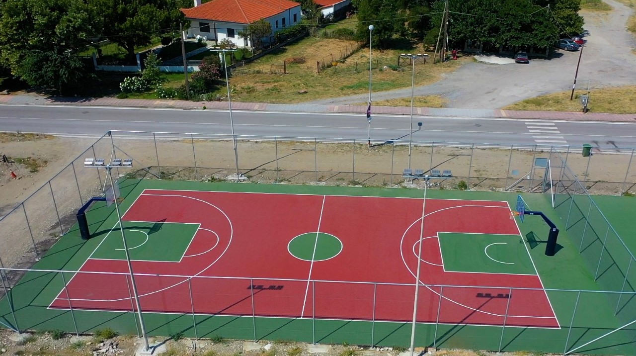 Γήπεδα τένις, μπάσκετ και μια νέα παιδική χαρά στα παράλια παρέδωσαν ...