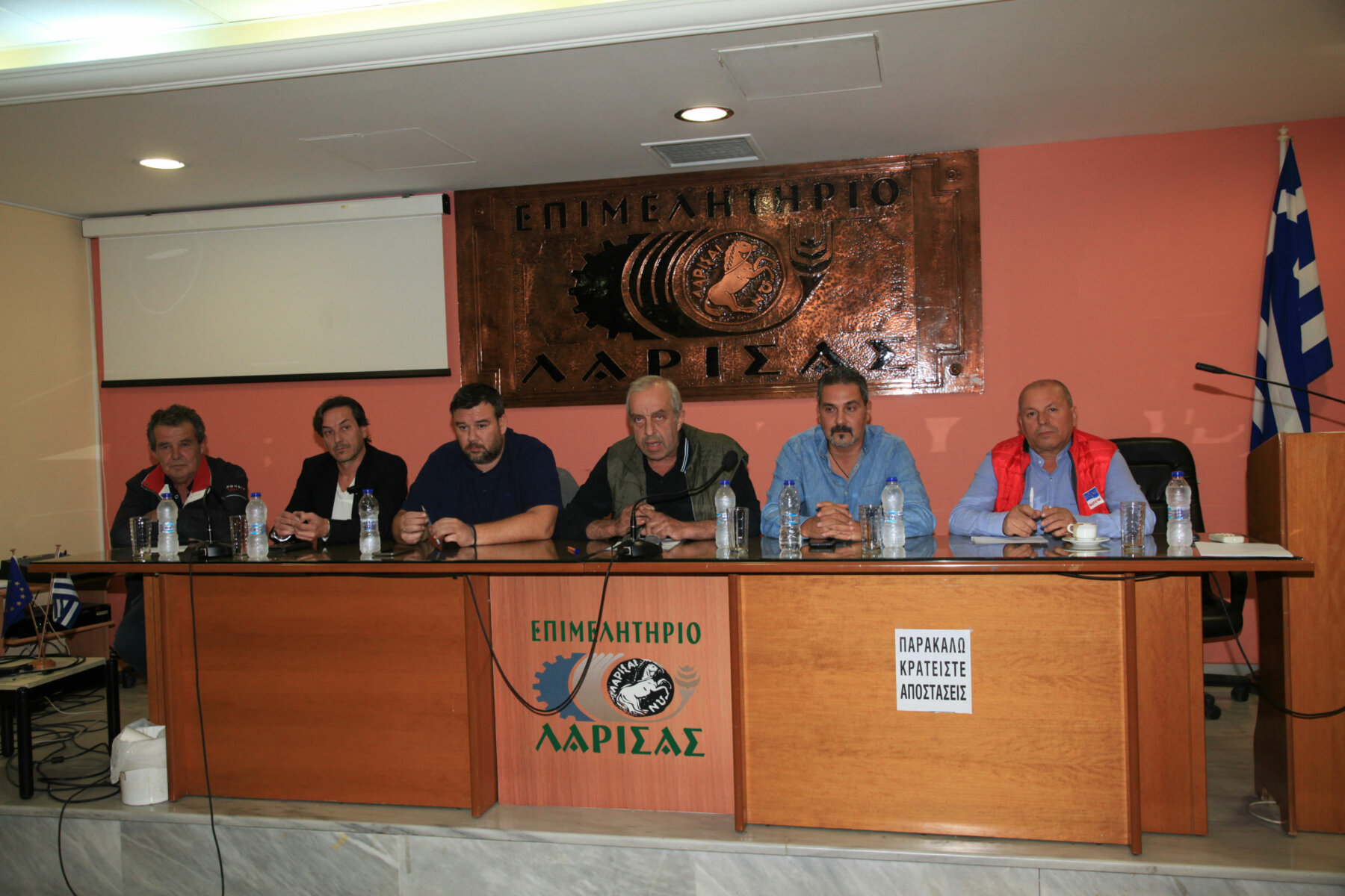 Στο «κόκκινο» πάνω από 2.500 επιχειρήσεις στη Λάρισα - Επί ποδός ...