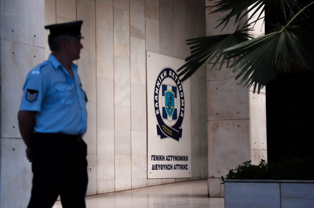 Παραδόθηκε ο 26χρονος που μαχαίρωσε τον επιχειρηματία στη Βαρυμπόμπη ...