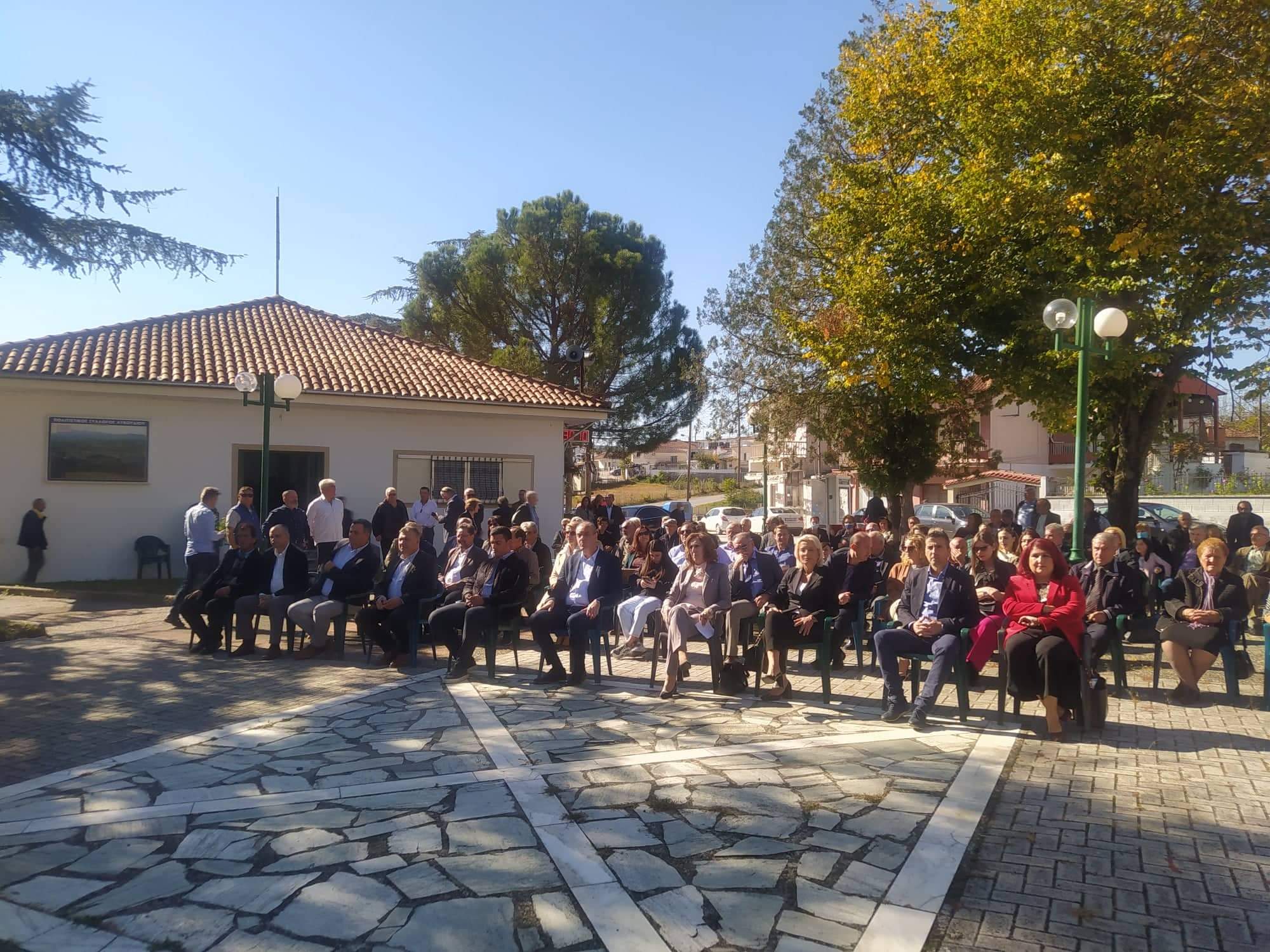 Πλήθος κόσμου στα εγκαίνια της έκθεσης "Λυκούδι Ελασσόνας: Όψεις ...