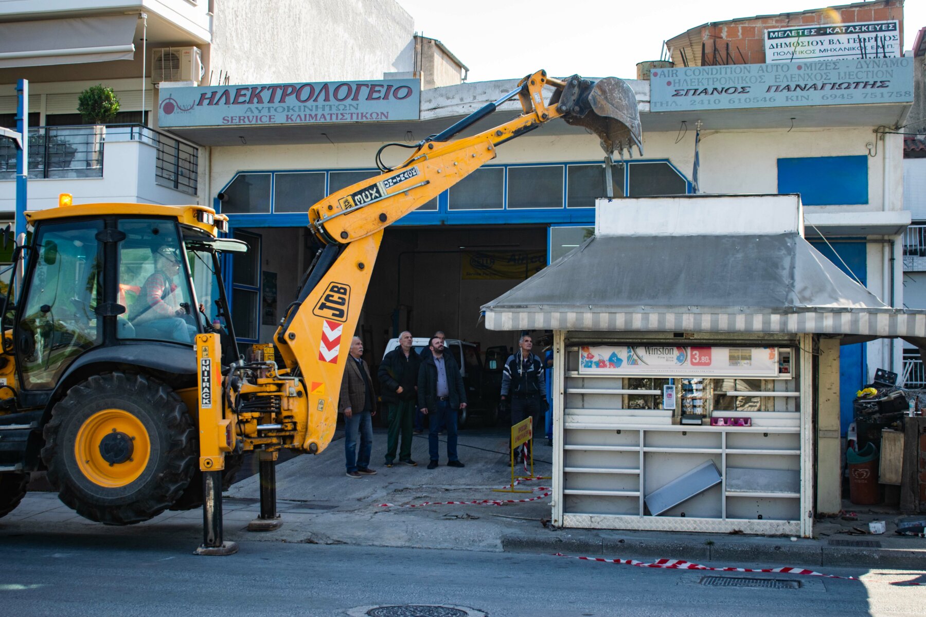Ο Δήμος Λαρισαίων «ξηλώνει» κλειστά περίπτερα ιδιοκτησίας του - Εξώδικα ...