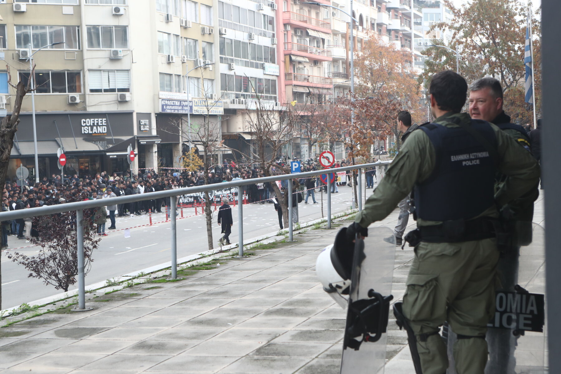 Σε κατ’ οίκον περιορισμό ο αστυνομικός που πυροβόλισε τον 16χρονο Ρομά ...
