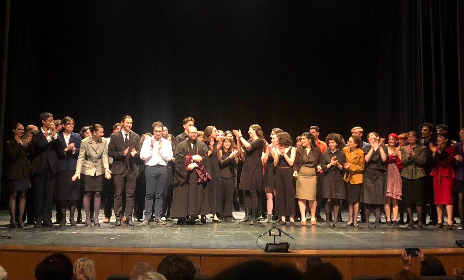 Θεατρική παράσταση "Machinal" από τη θεατρική ομάδα "3ος Όροφος" του ...
