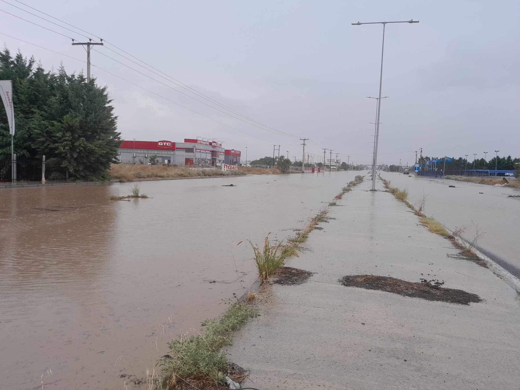 Λάρισα: Πλημμύρησε η οδός Βόλου- Ασύλληπτες εικόνες (photo) - FORMedia