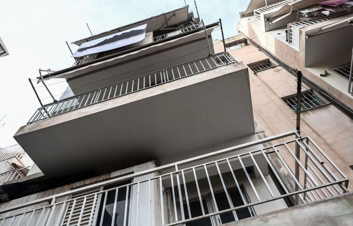 Νέος Κόσμος: Πώς γλύτωσε η 35χρονη - Γιατί την κρατούσε δεμένη ο ...