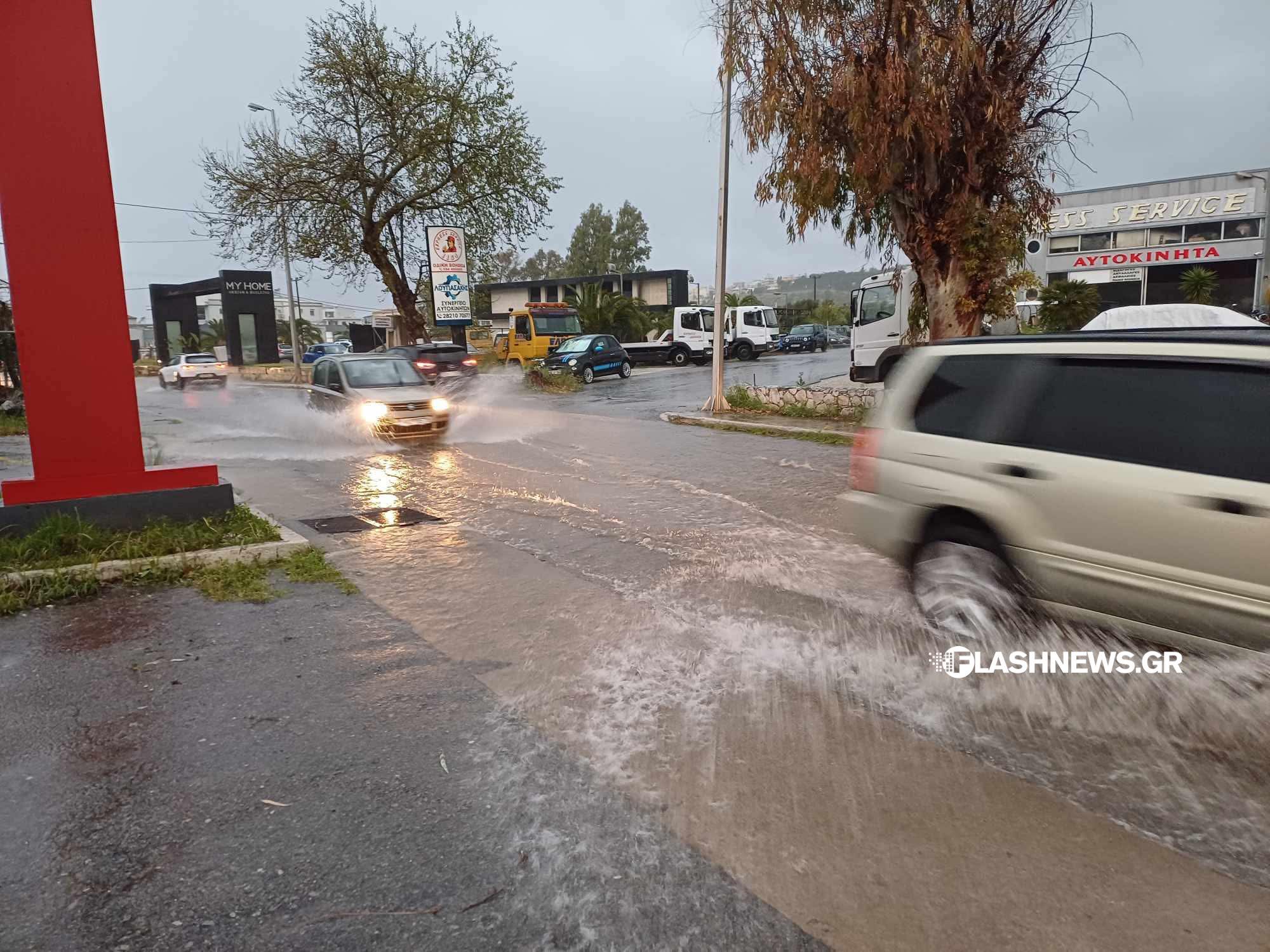 Κακοκαιρία: Ήχησε 112 στην Κρήτη - Ποτάμια οι δρόμοι στα Χανιά - FORMedia