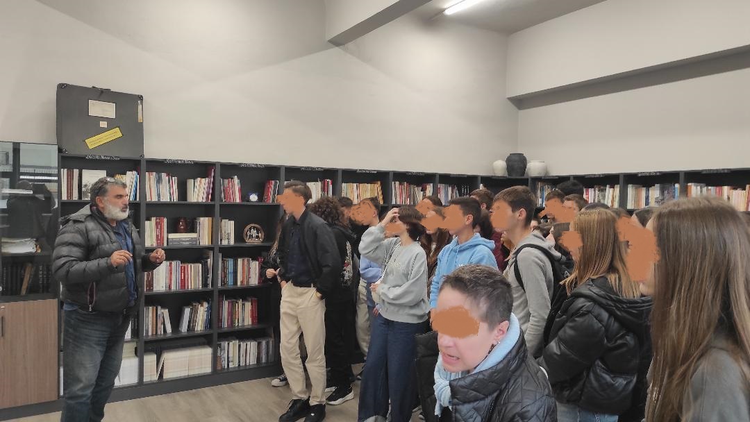 Το Μουσείο Θυμάτων Ναζισμού Διστόμου επισκέφτηκαν μαθητές από την Πάτρα ...